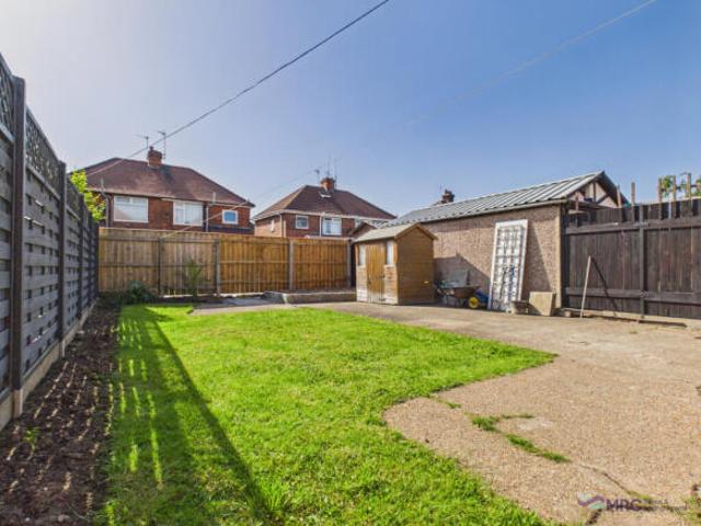 3 bedroom semi detached house for sale in Spring Gardens, Anlaby Common, HU4