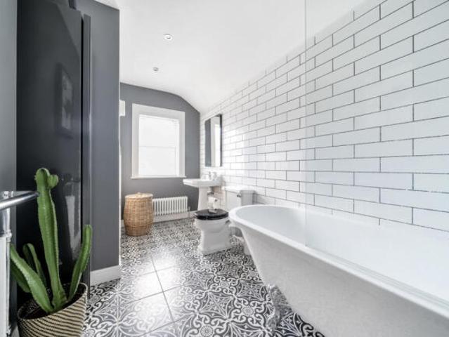 3 bedroom semi detached house for sale in Springfield Road, Guildford, Surrey, GU1