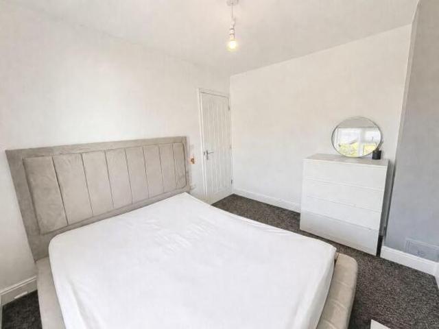 3 bedroom semi detached house for sale in Springhead Road, Thornton, Bradford, BD13