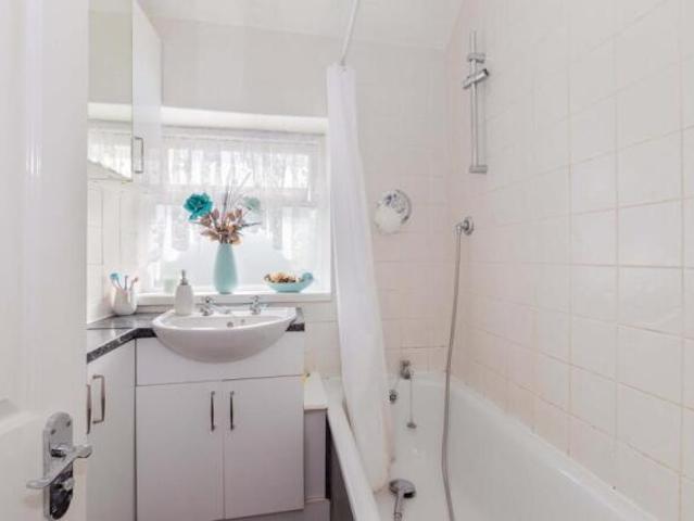 3 bedroom semi detached house for sale in Swabey Road, Langley, SL3