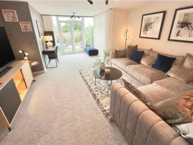 3 bedroom semi detached house for sale in Swallow crescent, Leeds, LS12