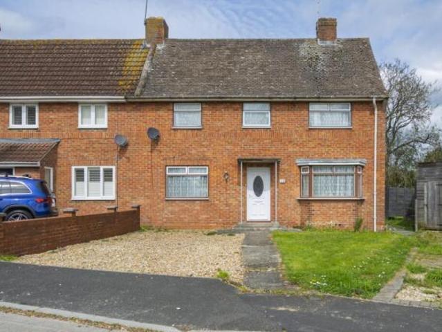 3 bedroom semi detached house for sale in St, Margarets Green, Swindon, SN3