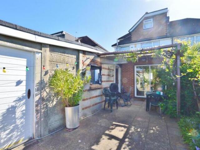 3 bedroom semi detached house for sale in Stoke Poges Lane, Slough, SL1