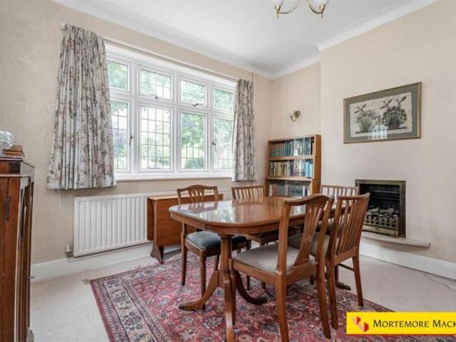 3 bedroom semi detached house for sale in Stone Hall Road, London, N21