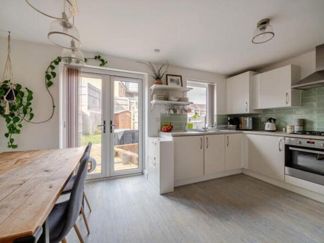 3 bedroom semi detached house for sale in Stoneham Way Basingstoke RG24 9WW, RG24