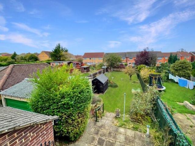 3 bedroom semi detached house for sale in Stoneygate Road, Luton, Bedfordshire, LU4 9TG, LU4
