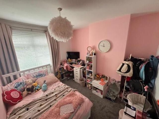 3 bedroom semi detached house for sale in Sticker Lane, Bradford, BD4