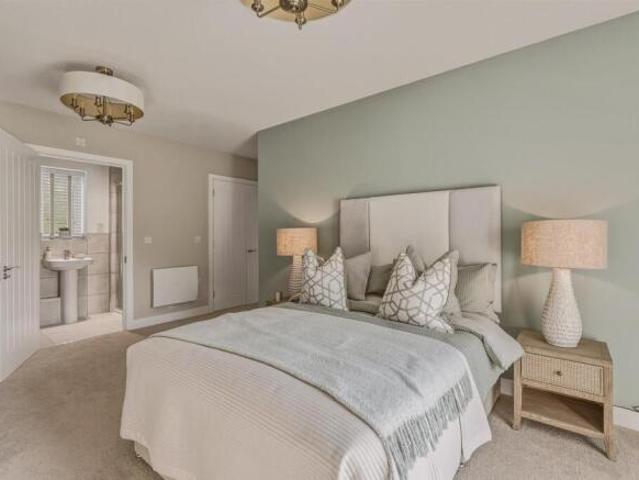 3 bedroom semi detached house for sale in Strawberry Hill Gardens, Eaton, NR4