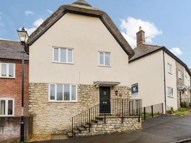 3 Bedroom Semi detached House For Sale In Stratton