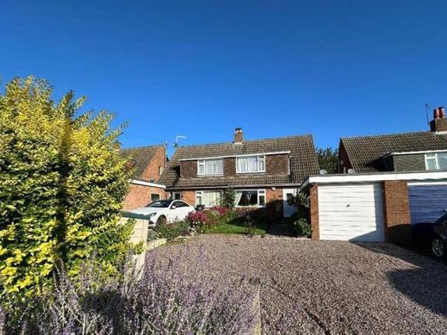 3 Bedroom Semi detached House For Sale In Streatley, Bedfordshire