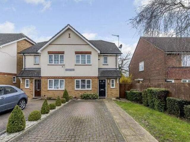 3 Bedroom Semi detached House For Sale In Summit Close
