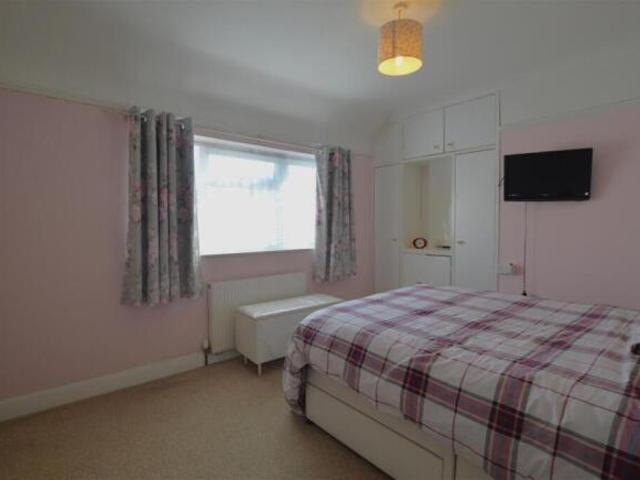 3 bedroom semi detached house for sale in Surrey Avenue, Slough, SL2