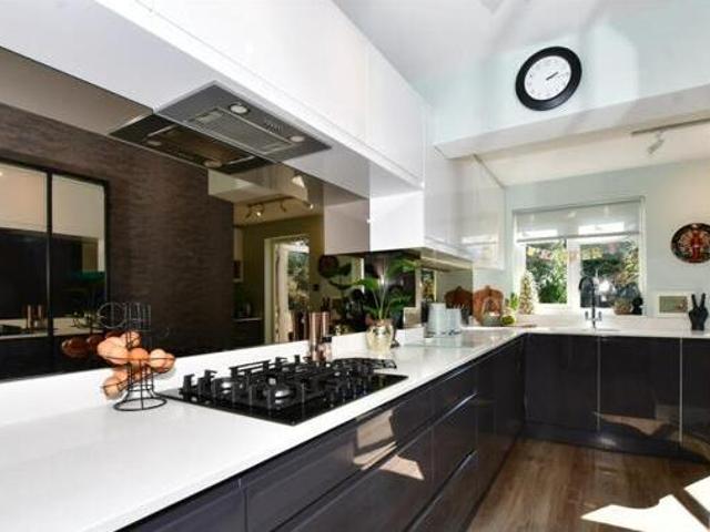 3 Bedroom Semi detached House For Sale In Sutton