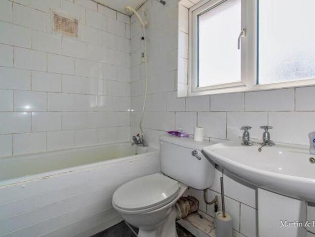 3 bedroom semi detached house for sale in Sutcliffe Avenue, Earley, Reading, RG6