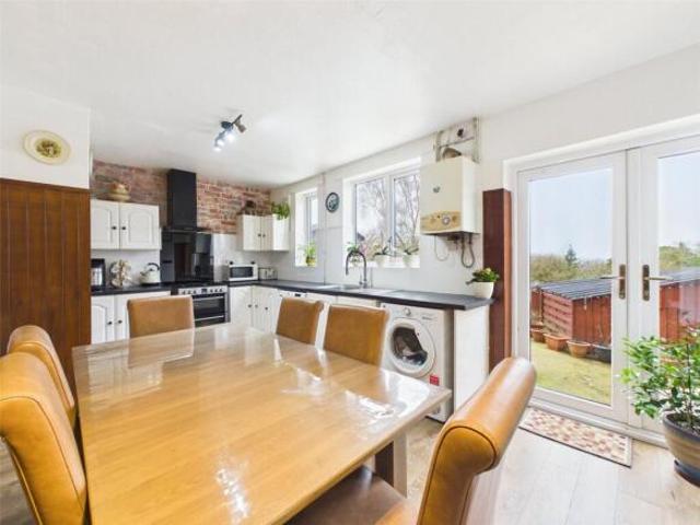 3 bedroom semi detached house for sale in Sycamore Road, Worcester, Worcestershire, WR4
