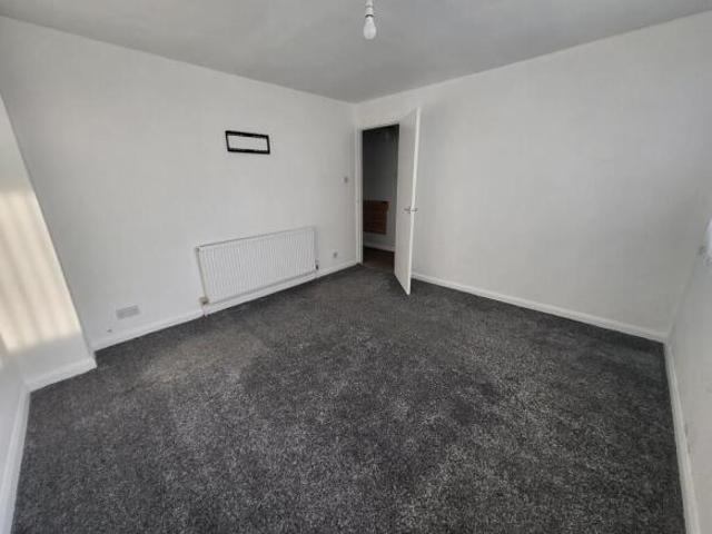 3 bedroom semi detached house for rent in 93 Jendale, HU7