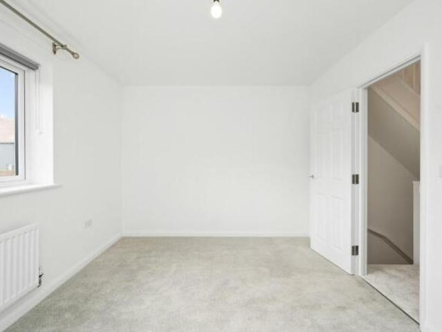3 bedroom semi detached house for rent in 116 Eredine Crescent, Milton Keynes, Buckinghamshire, MK5