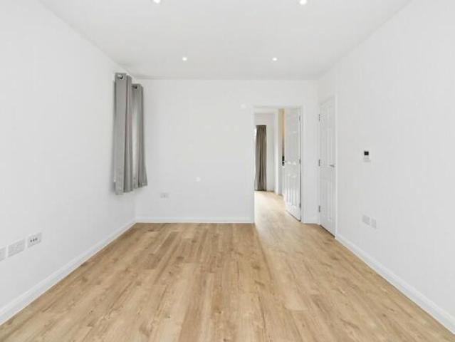3 bedroom semi detached house for rent in 116 Eredine Crescent, Milton Keynes, Buckinghamshire, MK5