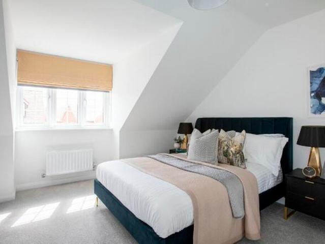 3 bedroom semi detached house for rent in 116 Eredine Crescent, Milton Keynes, Buckinghamshire, MK5