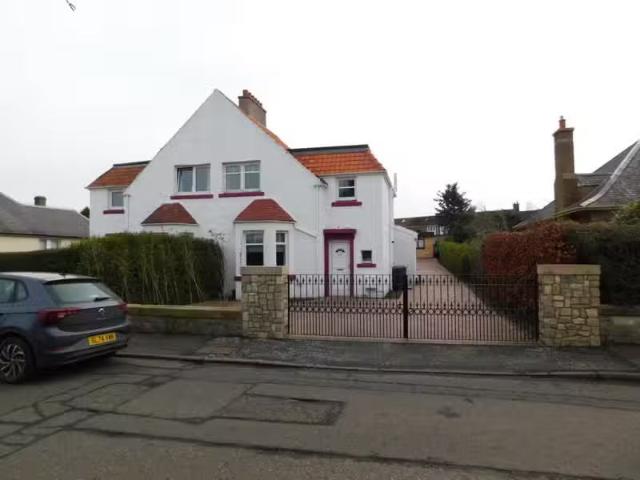 3 bedroom semi detached house for rent in 22, Ferniehill Road.