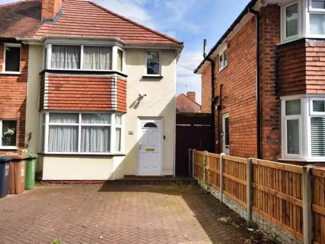 3 bedroom semi detached house for rent in 22 Hermitage Road, B91