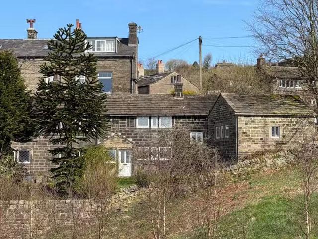 3 bedroom semi detached house for rent in 2, Black Hill, Hebd.