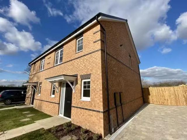 3 bedroom semi detached house for rent in 3 School Lane, Furlo.