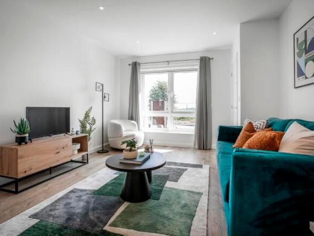 3 bedroom semi detached house for rent in Talbot Road, Dartford, Kent, DA2