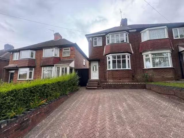 3 bedroom semi detached house for rent in Tessall Lane, Birmin.