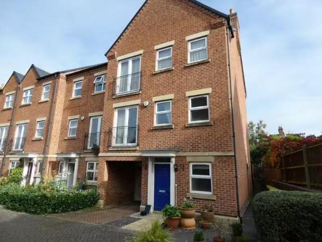 3 bedroom semi detached house for rent in Thornley Place, Ashb.