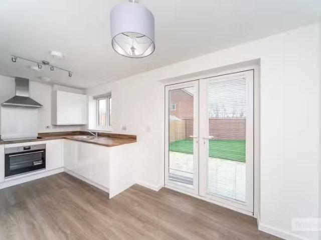 3 bedroom semi detached house for rent in Thorpe Close, Stone.