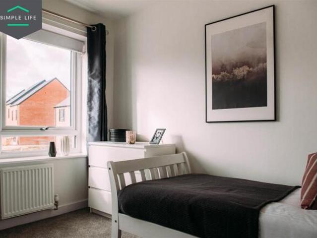 3 bedroom semi detached house for rent in Thames Avenue, Sheffield, S2