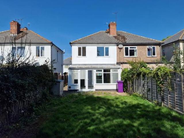 3 bedroom semi detached house for rent in The Crescent, Tettenhall Wood, Wolverhampton, WV6