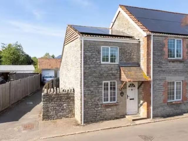 3 bedroom semi detached house for rent in The Cross, Baltonsbo.