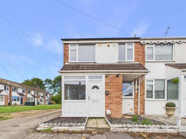 3 bedroom semi detached house for rent in The Glade, Tile Hill, Coventry, CV5