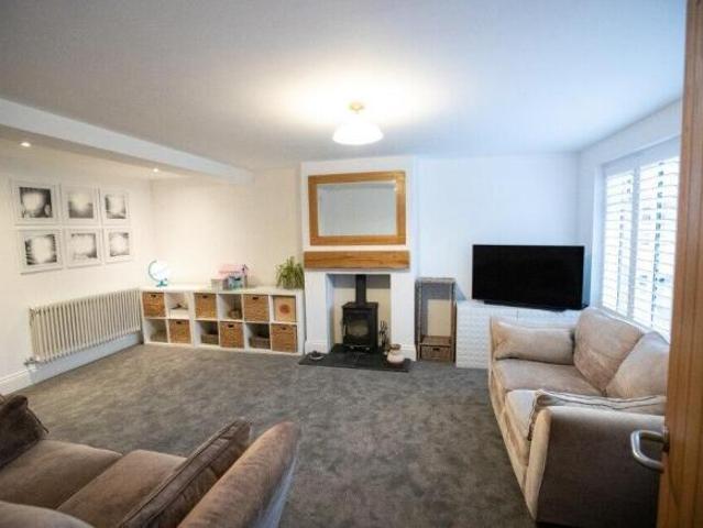3 bedroom semi detached house for rent in The Green, Garforth, West Yorkshire, LS25