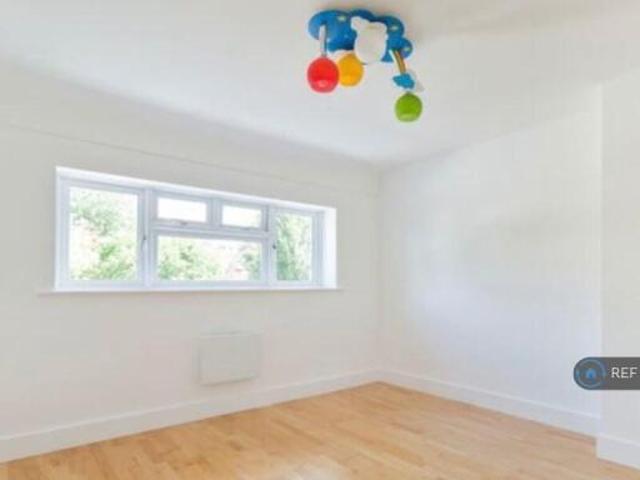 3 bedroom semi detached house for rent in The Grove, Sidcup, DA14