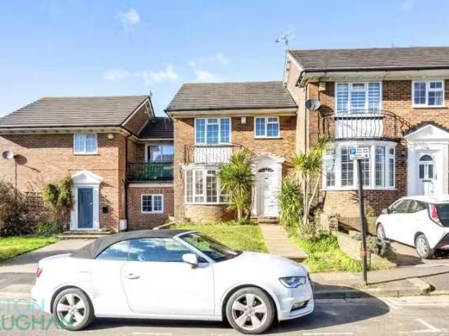 3 bedroom semi detached house for rent in The Martlet, Hove, BN3
