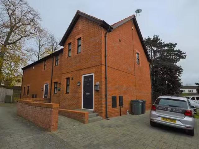 3 bedroom semi detached house for rent in The Mews, Wethersfie.