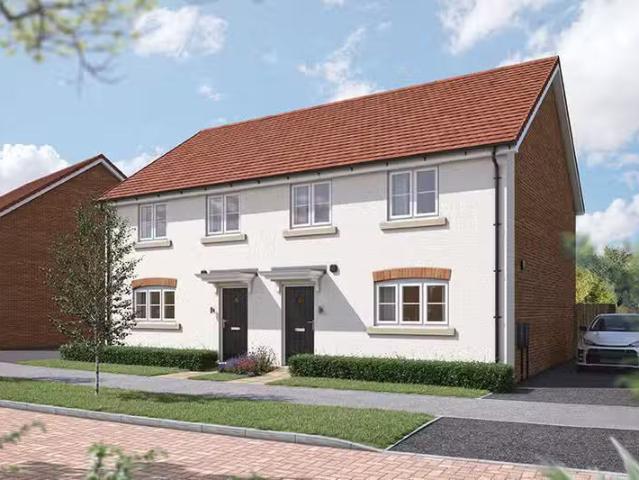 3 bedroom semi detached house for rent in The Meadows, Keresle.