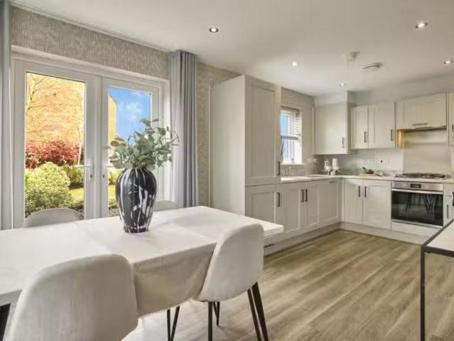3 bedroom semi detached house for rent in The Meadows, Keresle.