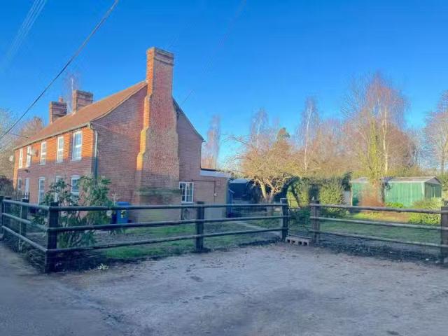 3 bedroom semi detached house for rent in The Street, Freston.