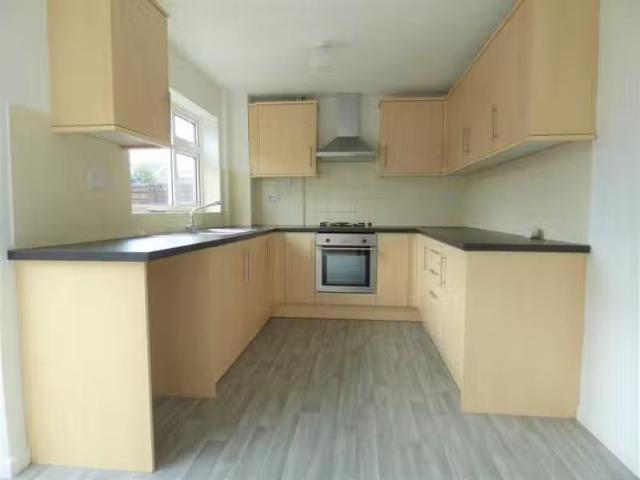 3 bedroom semi detached house for rent in The Ridgeway, Market.