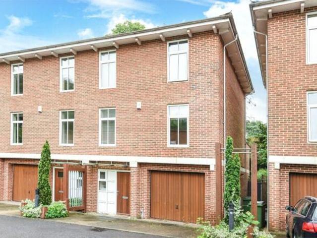 3 bedroom semi detached house for rent in Thistledown Close, Winchester, SO22