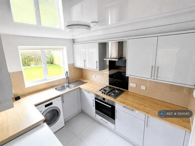 3 bedroom semi detached house for rent in Threadgold Close, Leicester, LE4