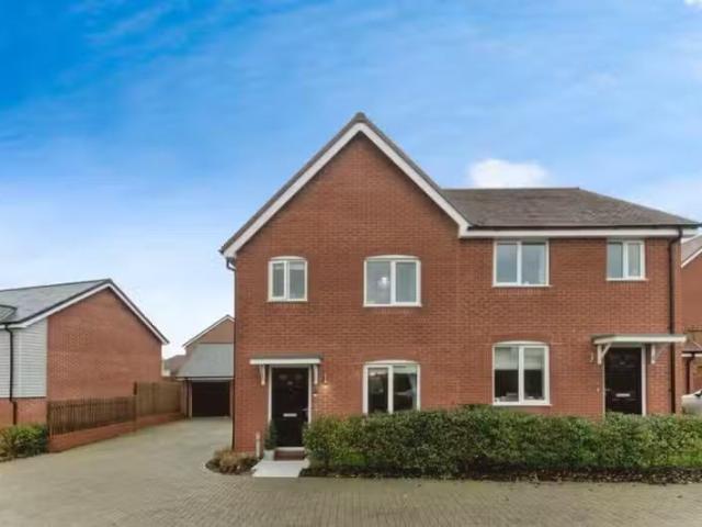3 bedroom semi detached house for rent in Towers Road, Stone C.