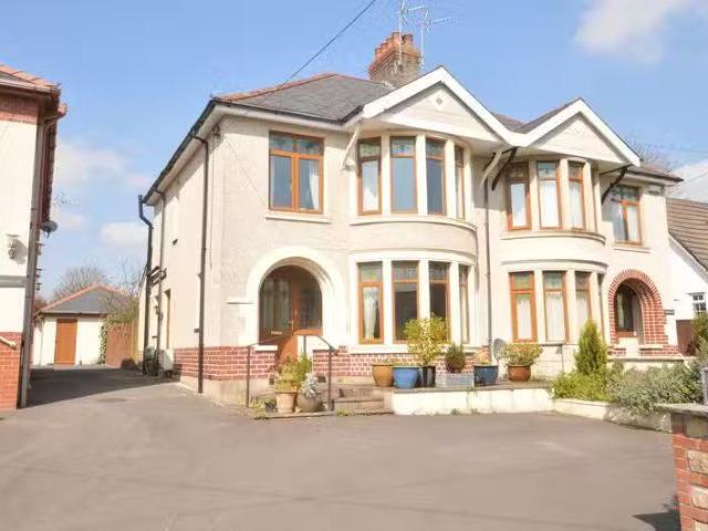 3 bedroom semi detached house for rent in Townmill Road, Cowbr.