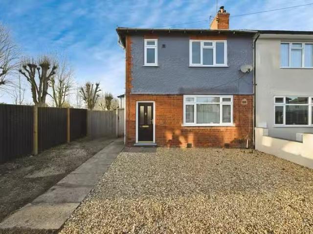 3 bedroom semi detached house for rent in Townsend Road, Rugby.
