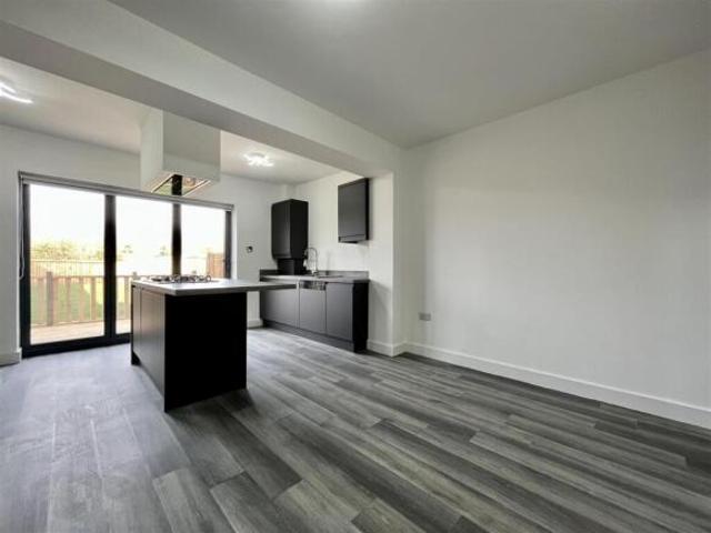 3 bedroom semi detached house for rent in Trenchard Drive, Manchester, M22