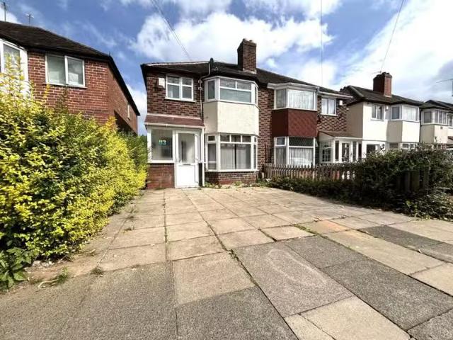 3 bedroom semi detached house for rent in Turnberry Road, Birm.